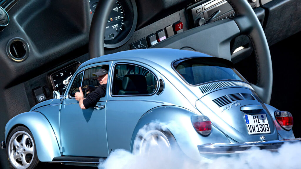 Този класически VW Beetle ускорява по-бързо от Porsche 911 GT3 - TopGear
